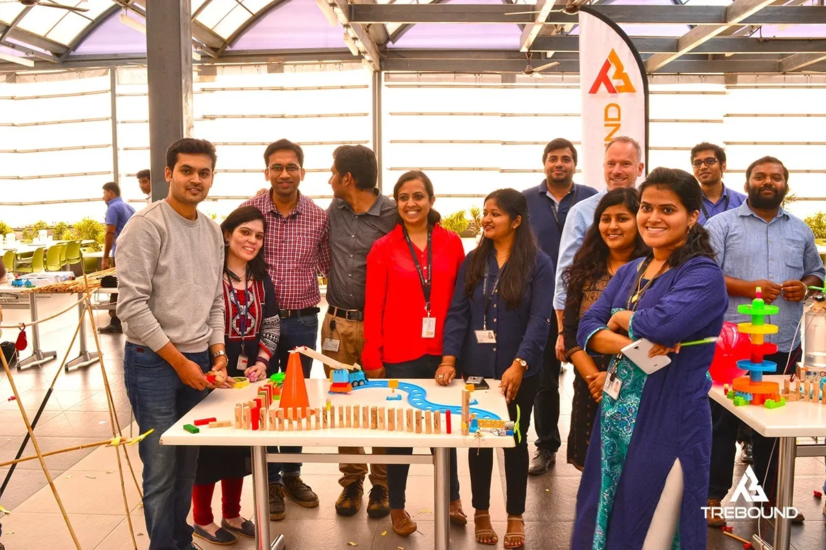 10 Best Corporate Team Building Activities to Play in Your Day Outing