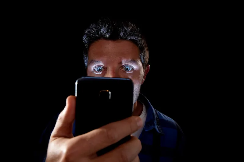 SMARTPHONE USE AND DRY EYES | YourStory