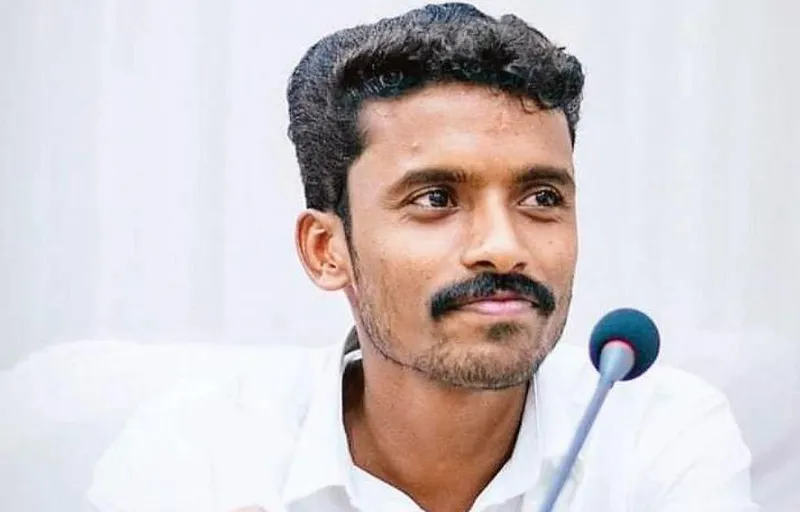 வாட்ச்மேன் முதல் ஐ.ஐ.எம் பேராசிரியர் வரை: கேரள டெய்லர் மகன் ரஞ்சித்-ன் ...