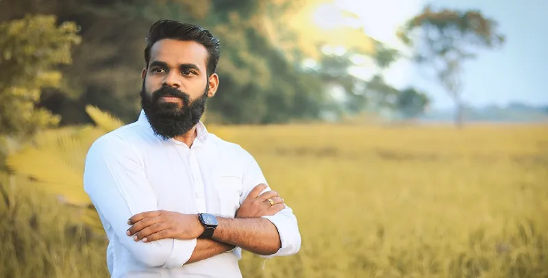 ரூ.10 கோடி விற்பனையை எட்டியது எப்படி - ‘பில்டிங் டாக்டர்’ ஆதன் யோகியின் பிசினஸ் கதை! | YourStory