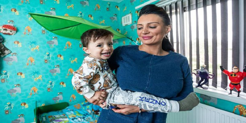 தங்க ரப்பர், பால்-தேன் குளியல்: ஒரு வயது மகனுக்கு லட்சக்கணக்கில் செலவு ...