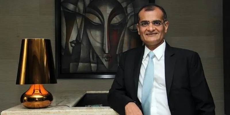 Quit his job to start up with just 3 people, built a billion-dollar ...