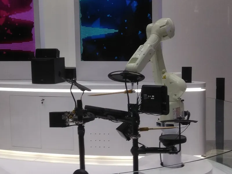 AI in the cloud: meet the networked, smart machines at Mobile World ...