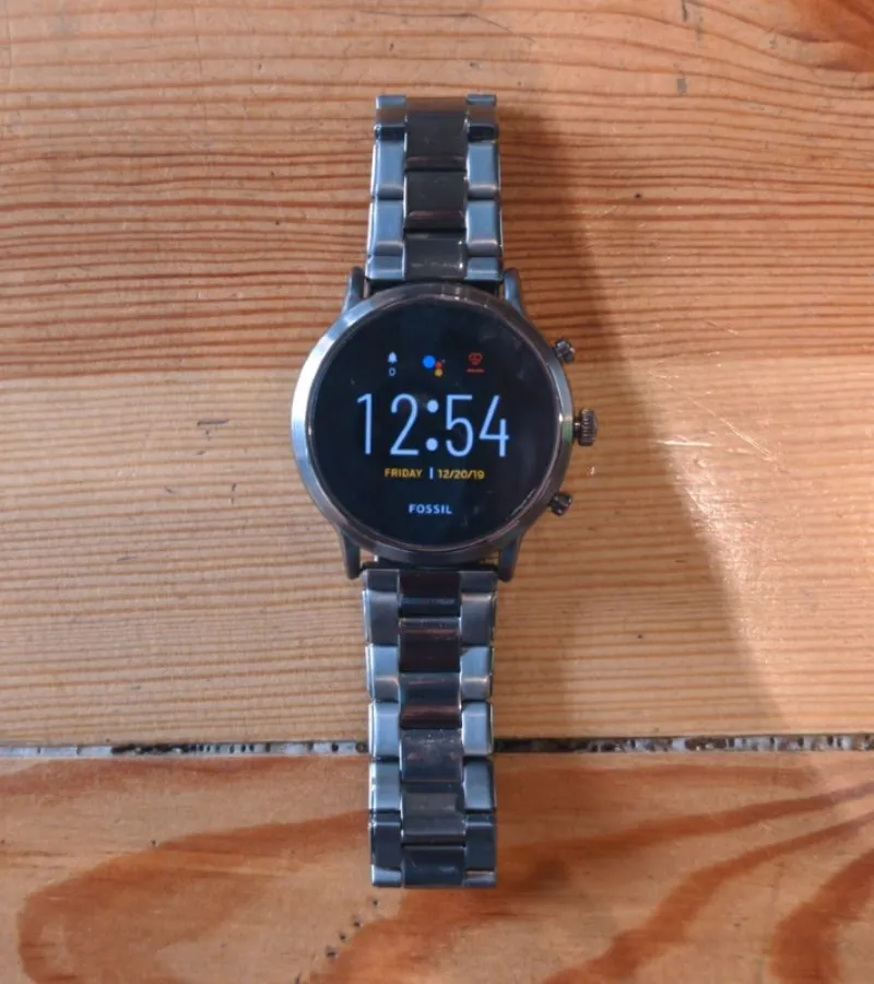 Fossil Gen 5 puts style over functionality but makes for a decent ...