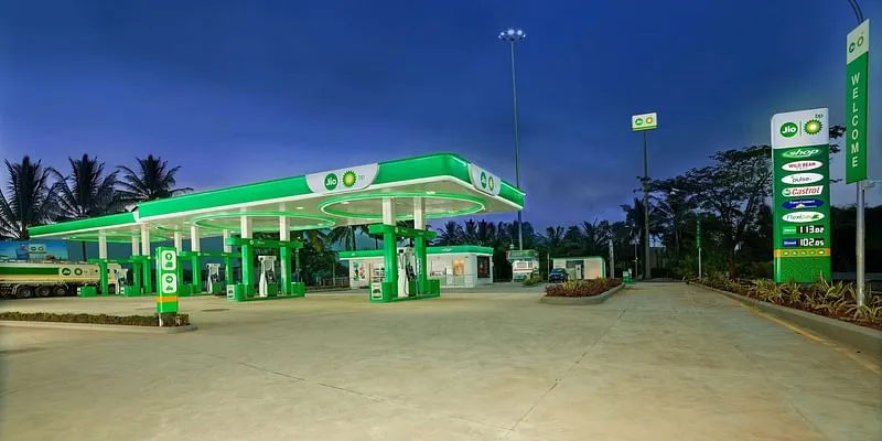 Jio-BP opens petrol pump with EV charging facility | YourStory