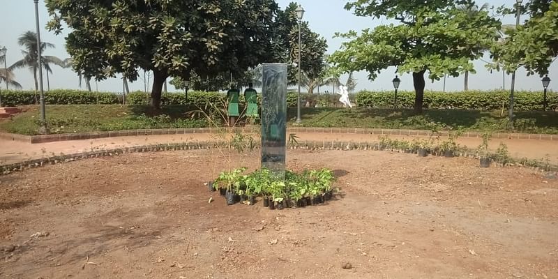 Second mystery monolith spotted in India, this time in a Mumbai garden ...