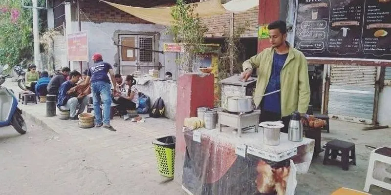 Meet ‘chaiwala’ who dropped out of MBA to sell tea, built Rs 4 Cr turnover business | YourStory
