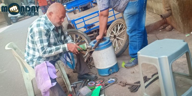 This 60-year-old man is building e-bikes from scrap and recycled ...