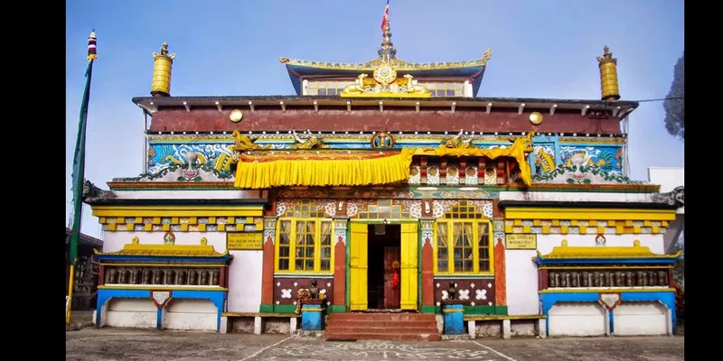 Darjeeling – The land of tea gardens, toy trains & tempting views ...